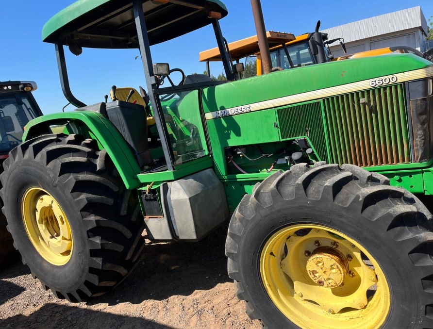 trator jhon deere usado 6600 plataforma – Bender Maquinas Agricolas