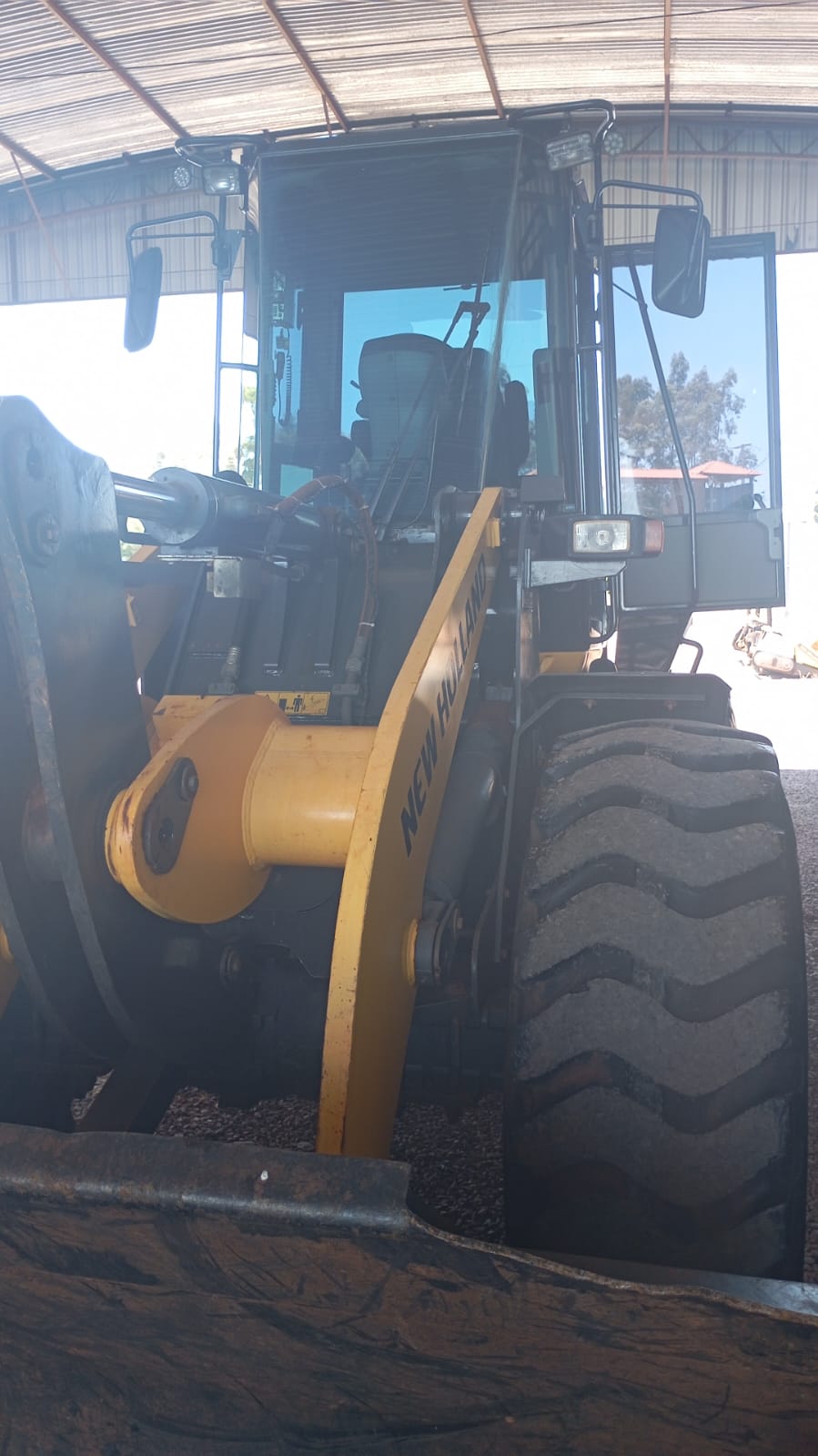 Pa Carregadeira New Holland Modelo W130 B Ano 2.020 8.500 horas ...